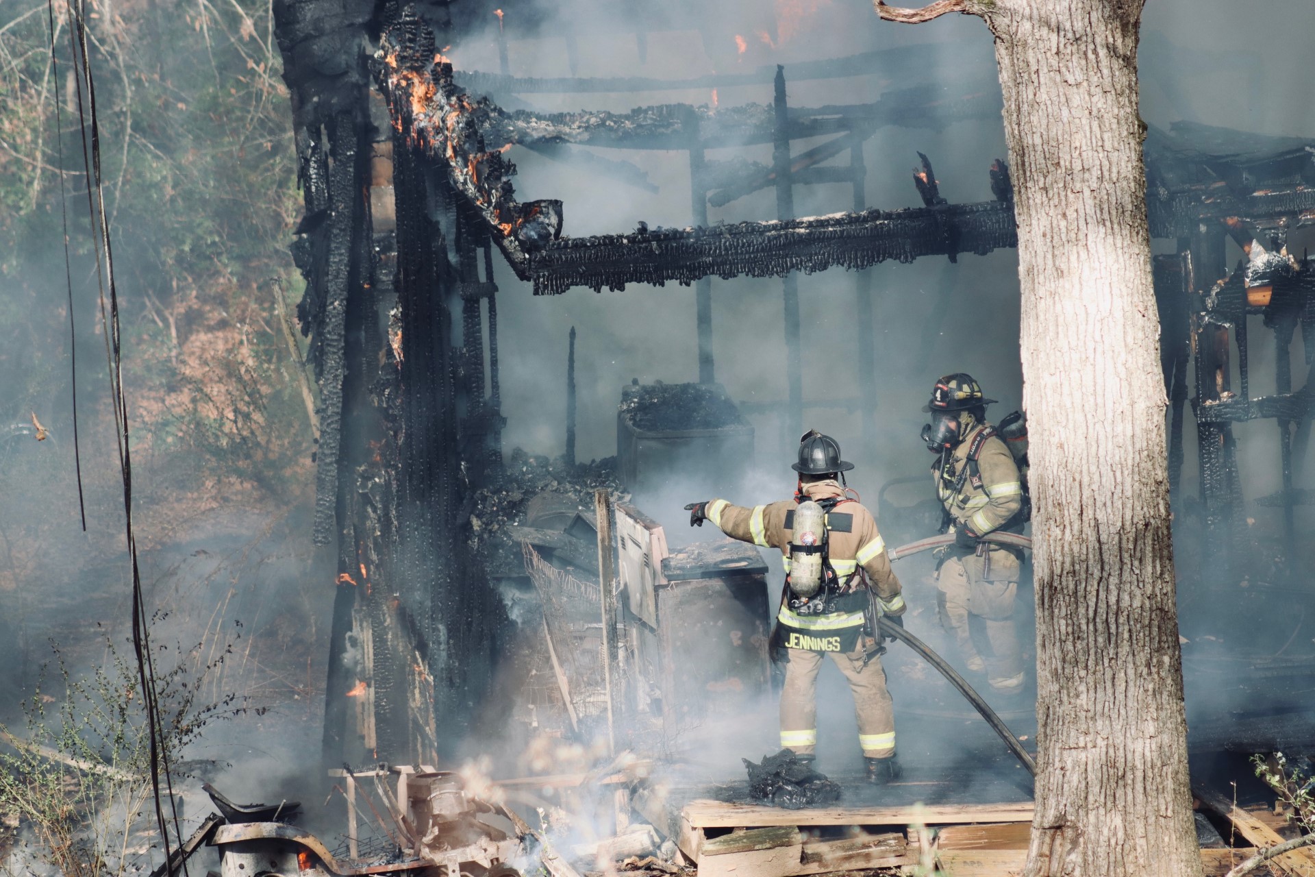 Fire destroys Oakwood area residence