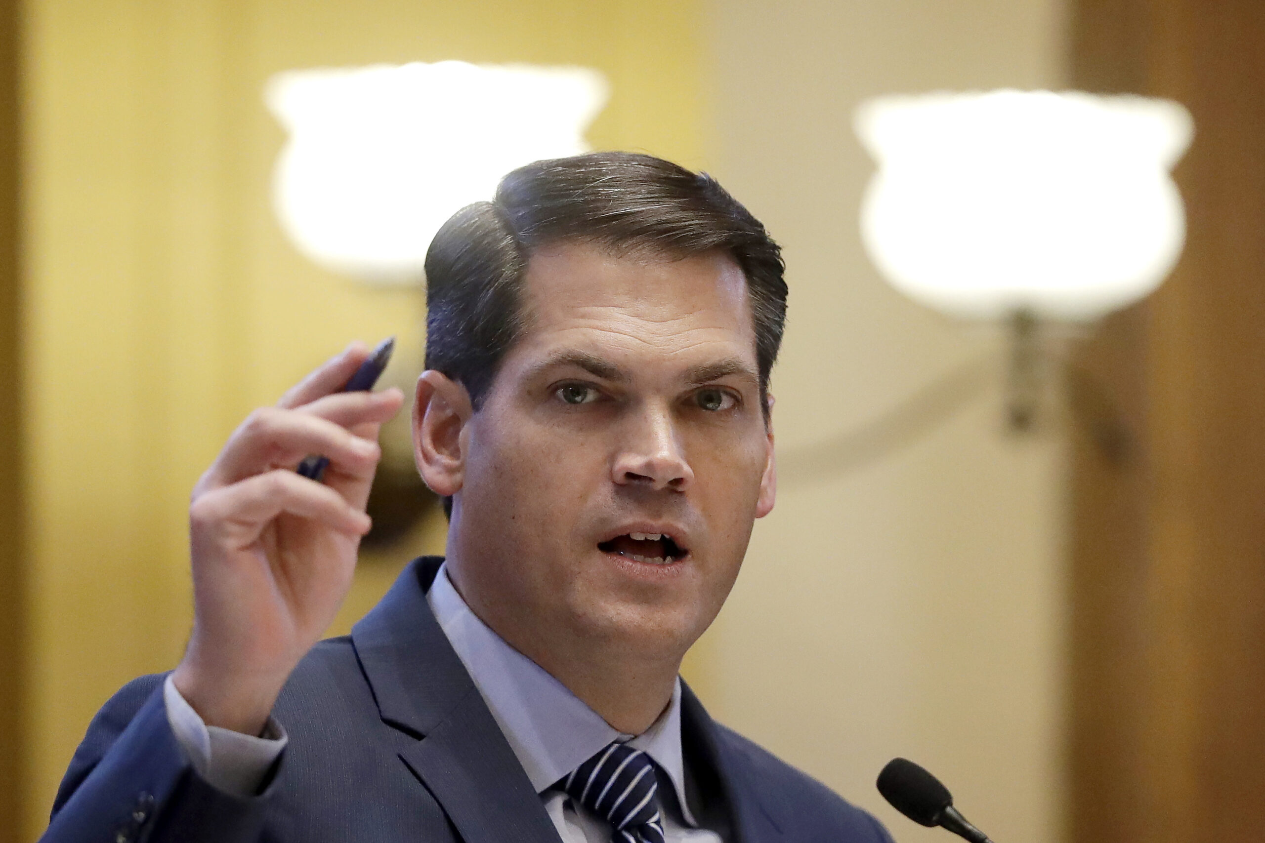 Duncan makes if official: He's now a Deomcrat